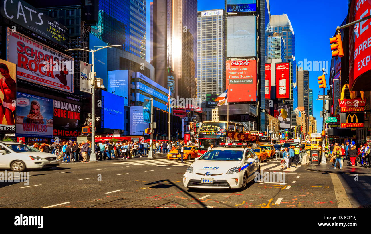 New york america time square hi-res stock photography and images - Alamy