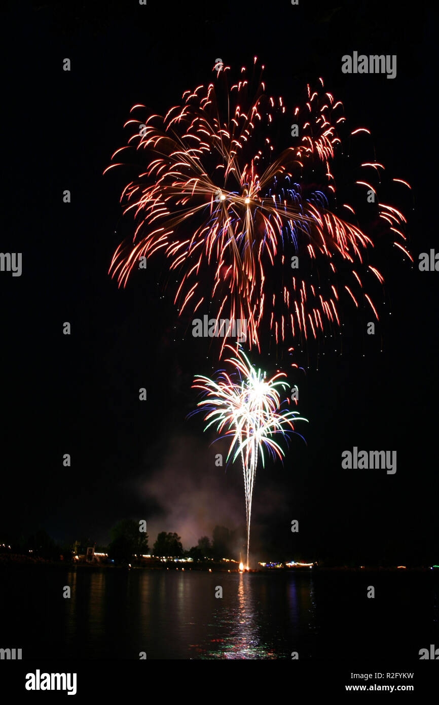 Fireworks 4 hi-res stock photography and images - Alamy
