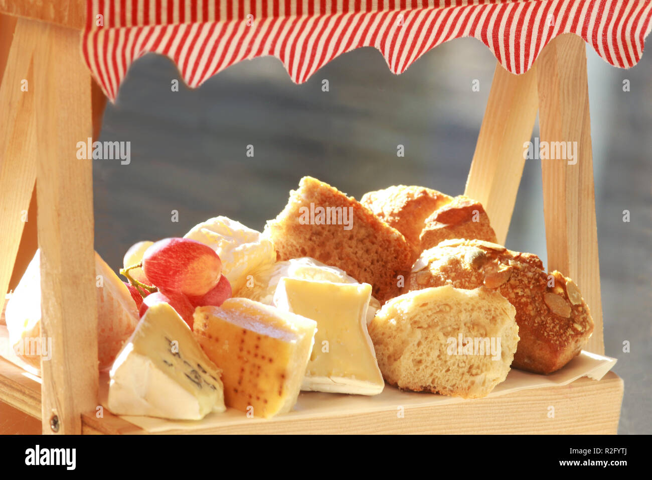 Stand with bread hi-res stock photography and images - Alamy