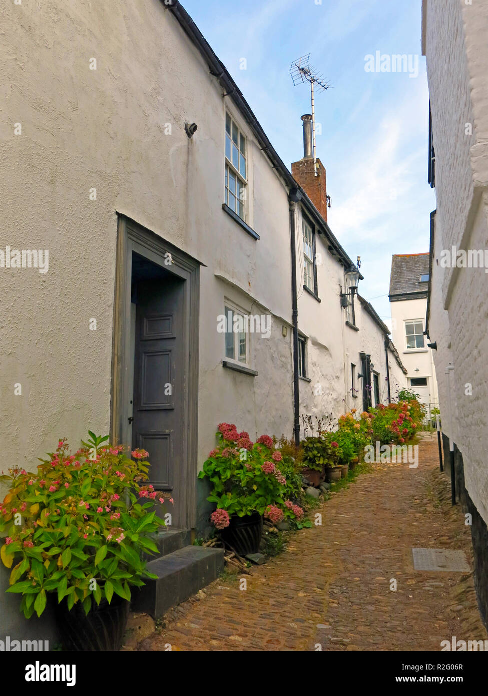 A row of historic cottages in a narrow alley off Fore Street in Topsham ...