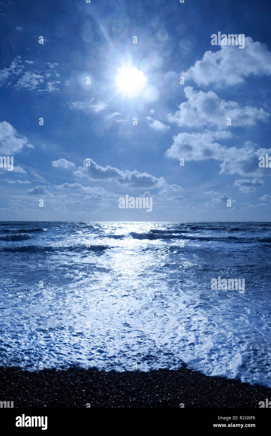 Swelling waves hi-res stock photography and images - Alamy