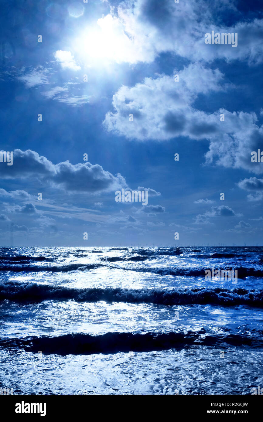 Swelling waves hi-res stock photography and images - Alamy