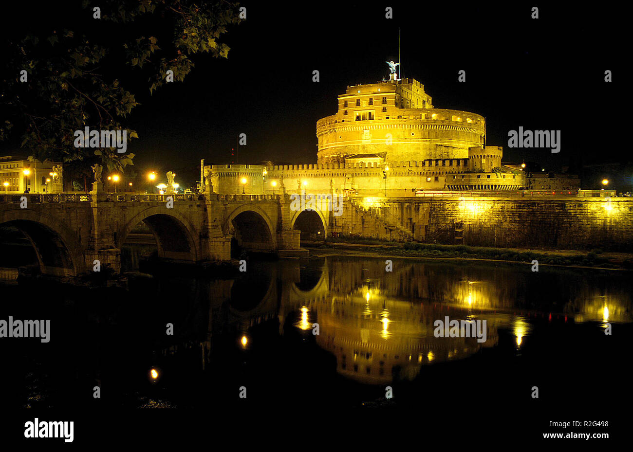 castel sant'angelo at night Stock Photo - Alamy