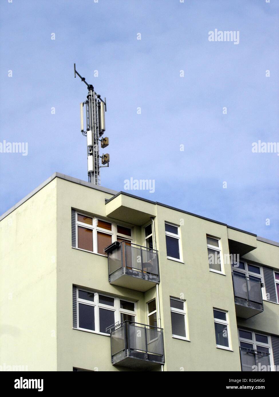 Telephone signals hi-res stock photography and images - Alamy