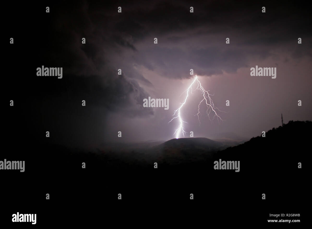 Nocturnal thunder hi-res stock photography and images - Alamy