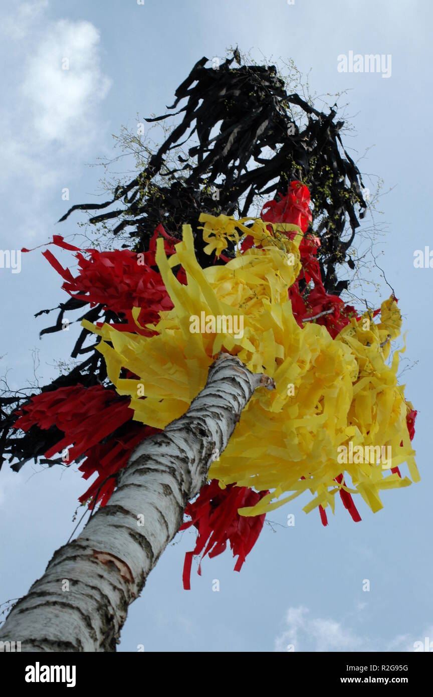Germany flag and maypole hi-res stock photography and images - Alamy