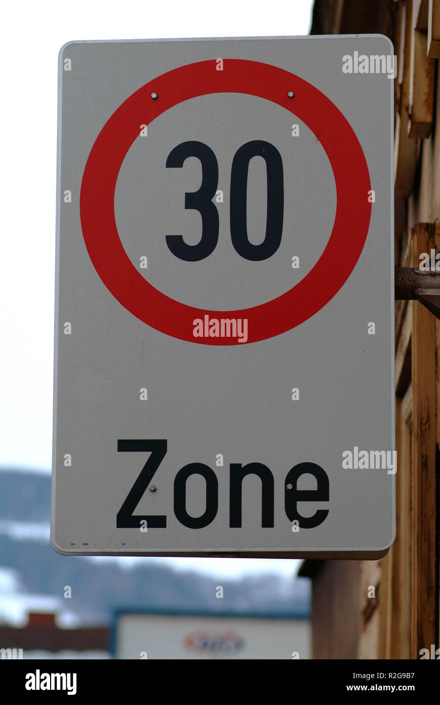 30 kph sign hi-res stock photography and images - Alamy