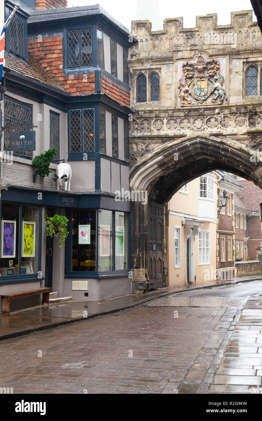Cathedral gate salisbury hi-res stock photography and images - Alamy
