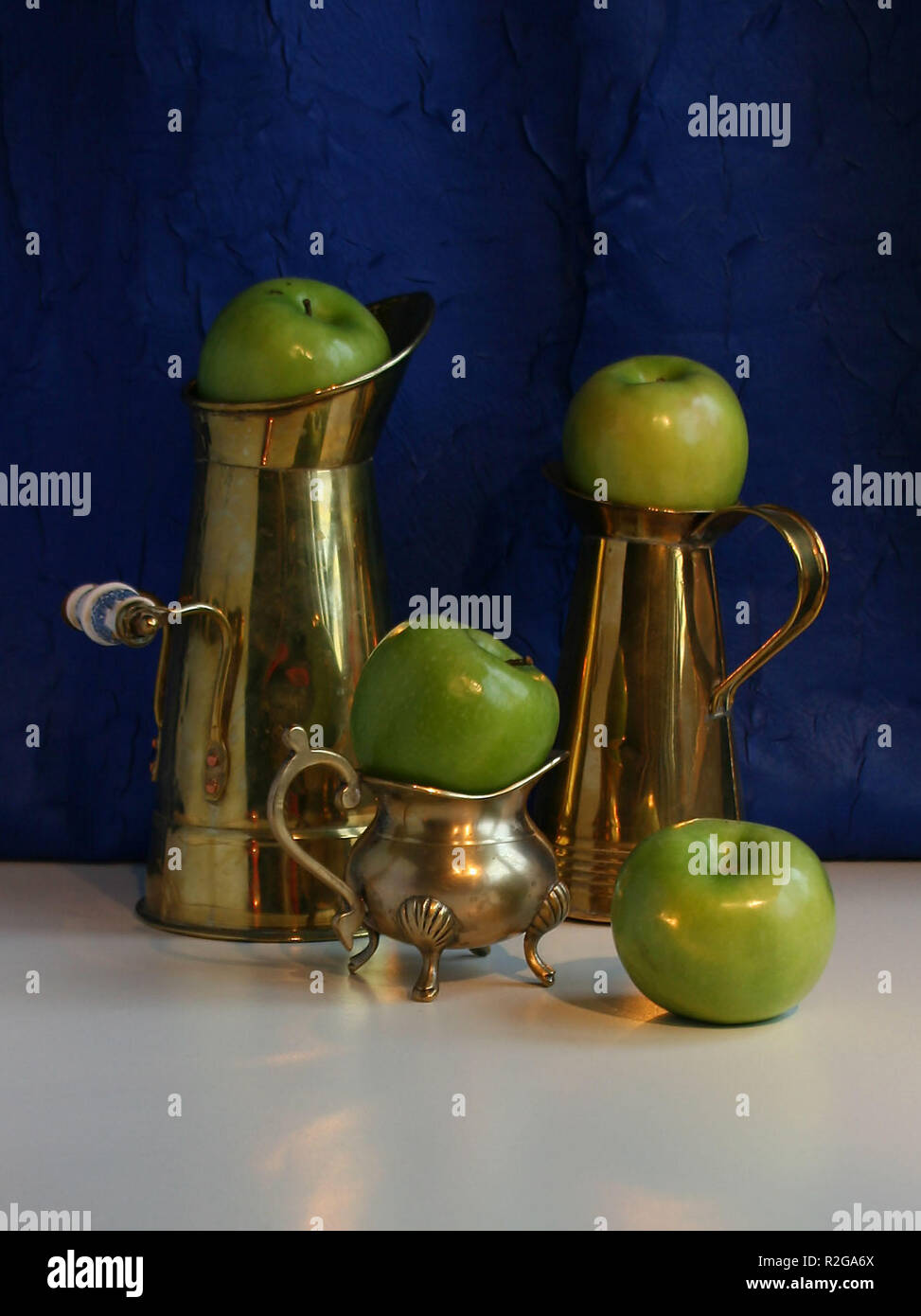 Still life with jug and apples hi-res stock photography and images - Alamy