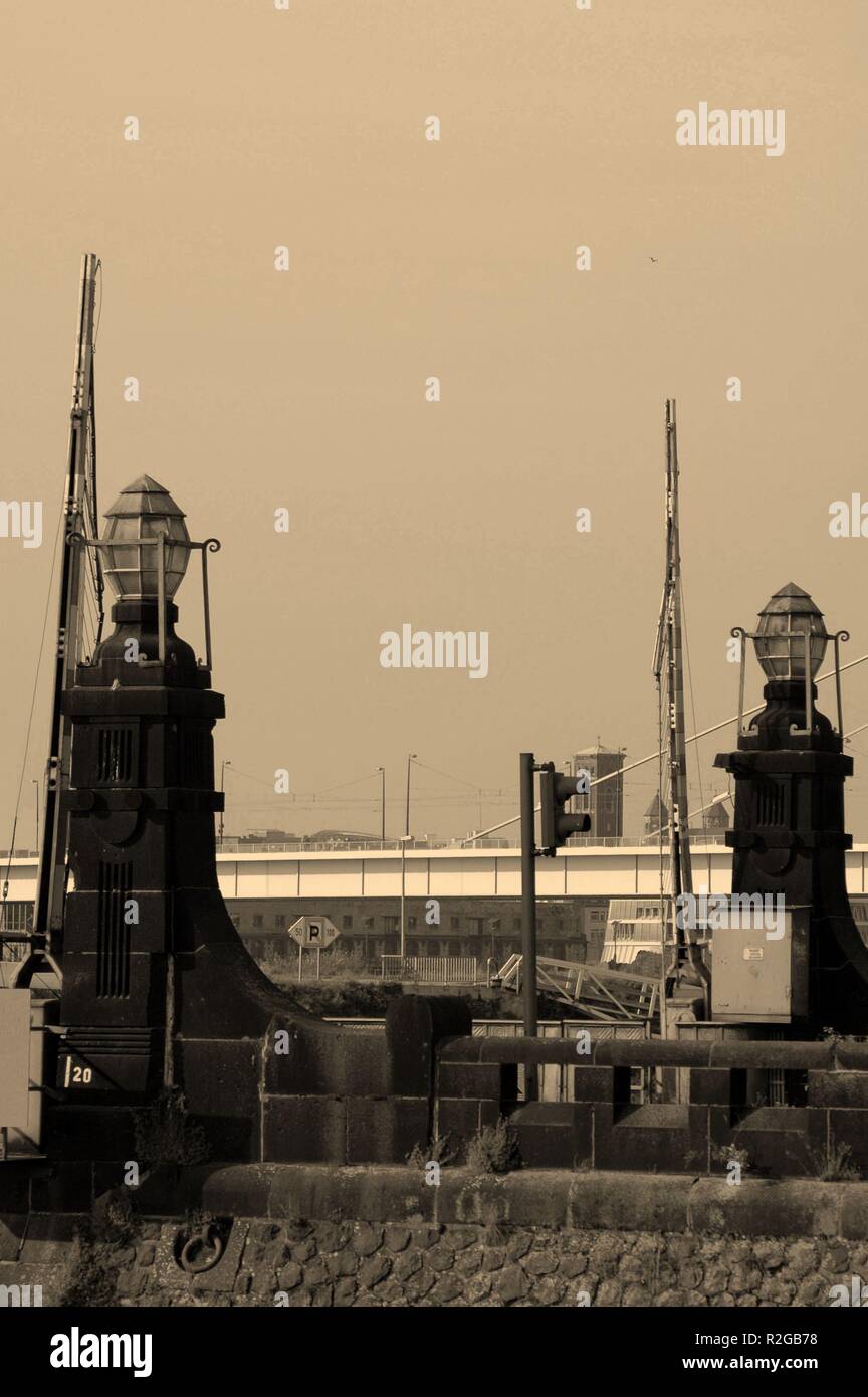 lighting the swing bridge in 1907 Stock Photo - Alamy