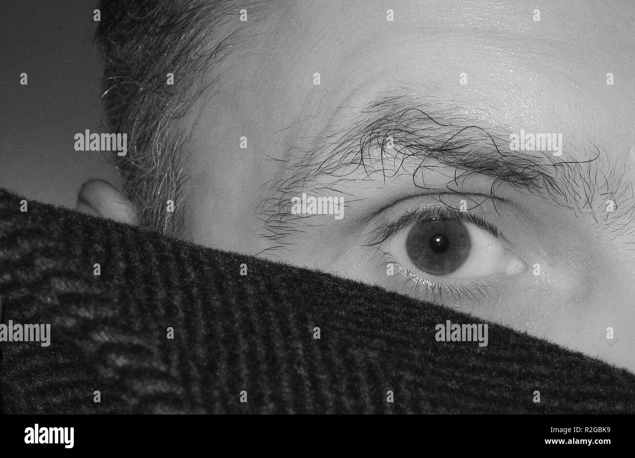 Misstrauischer hi-res stock photography and images - Alamy