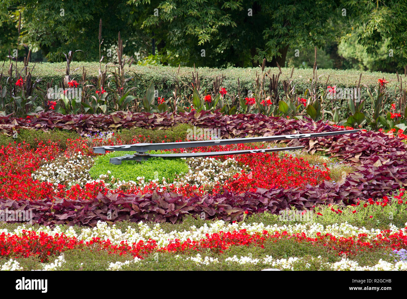 Floral garden clock hi-res stock photography and images - Alamy