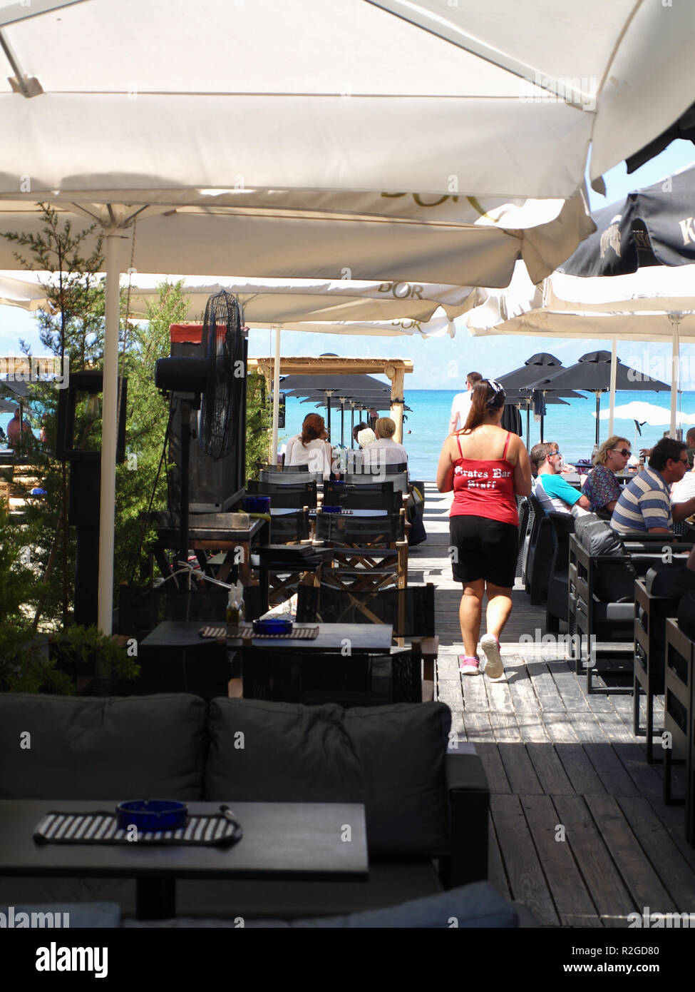 Waitress at beach bar hi-res stock photography and images - Alamy