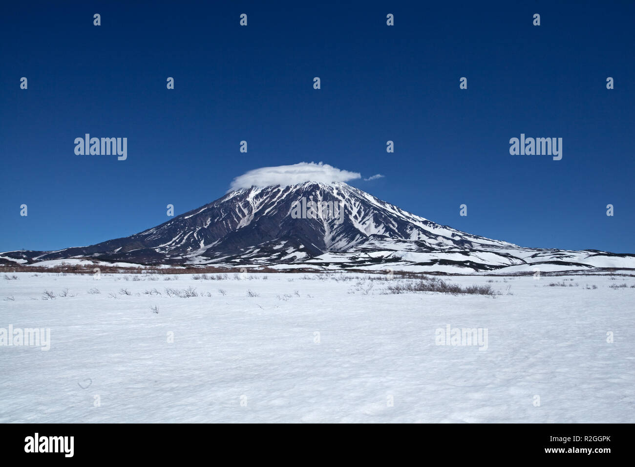 Koryaksky volcano hi-res stock photography and images - Alamy