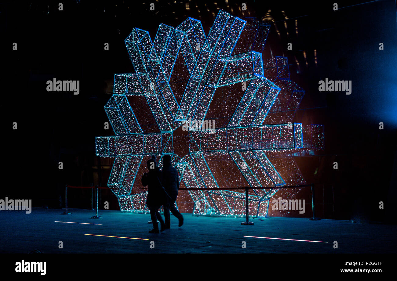 Snowflake model hi-res stock photography and images - Alamy