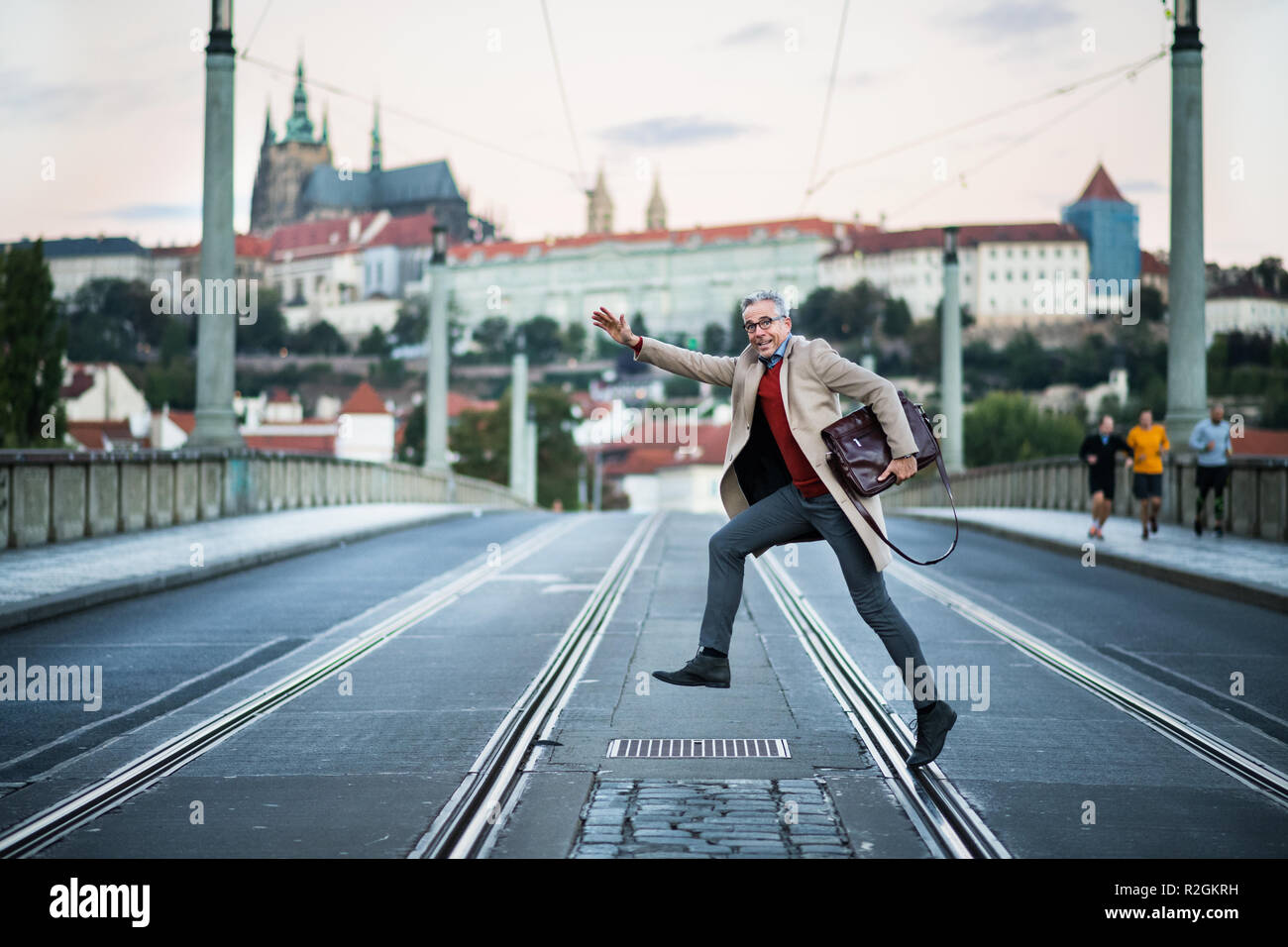 Old man crossing road old hi-res stock photography and images - Alamy