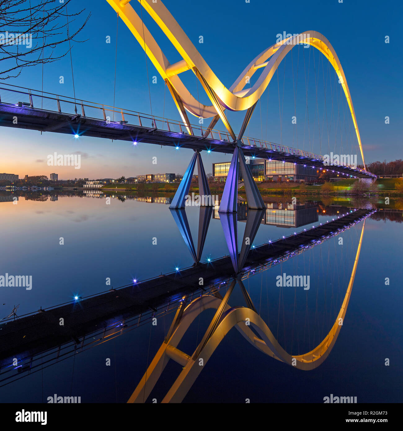 Infinity bridge hi-res stock photography and images - Alamy