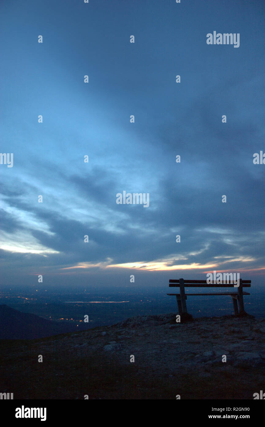 Bright blue bench hi-res stock photography and images - Alamy