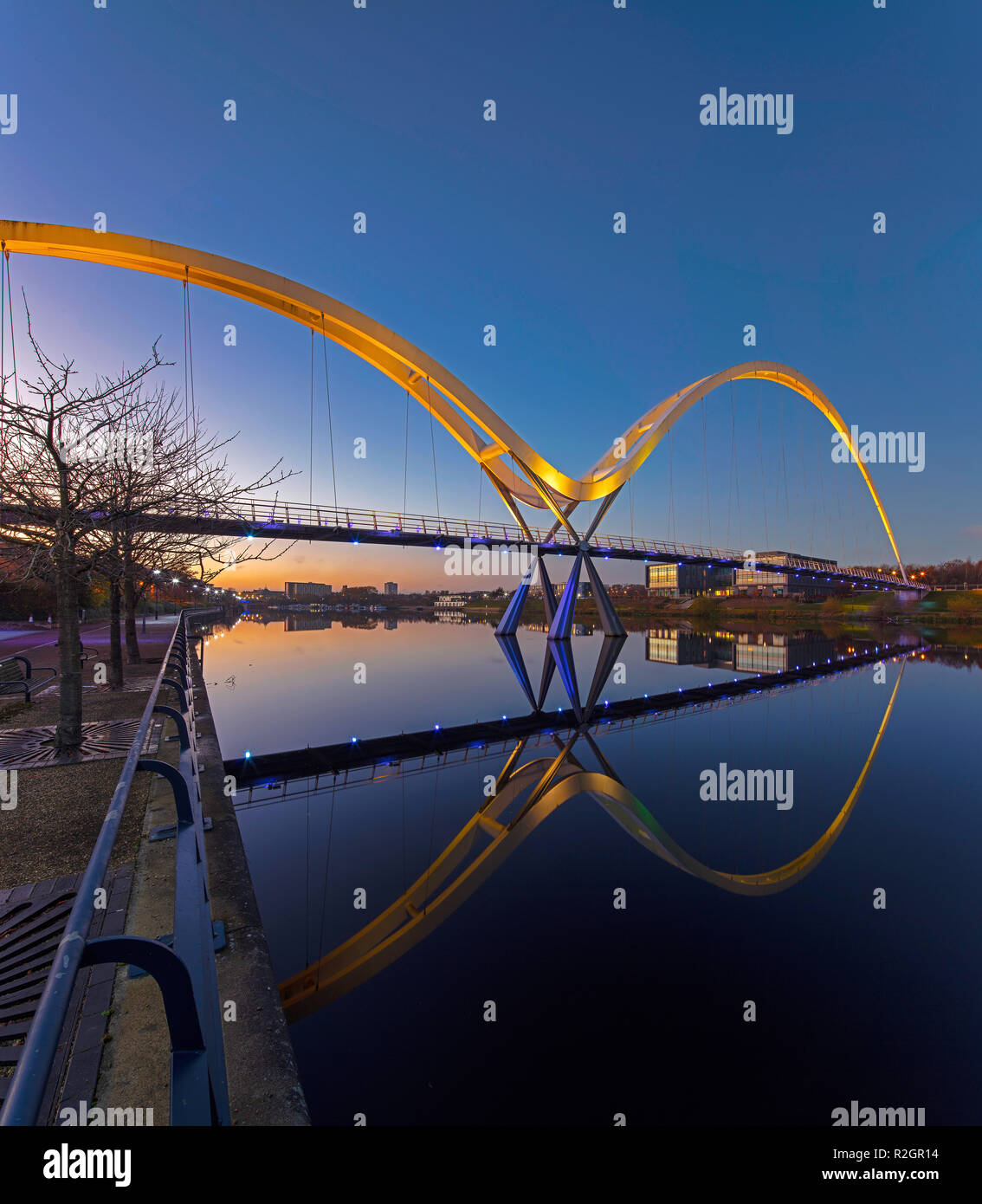 Infinity bridge reflection uk hi-res stock photography and images - Alamy