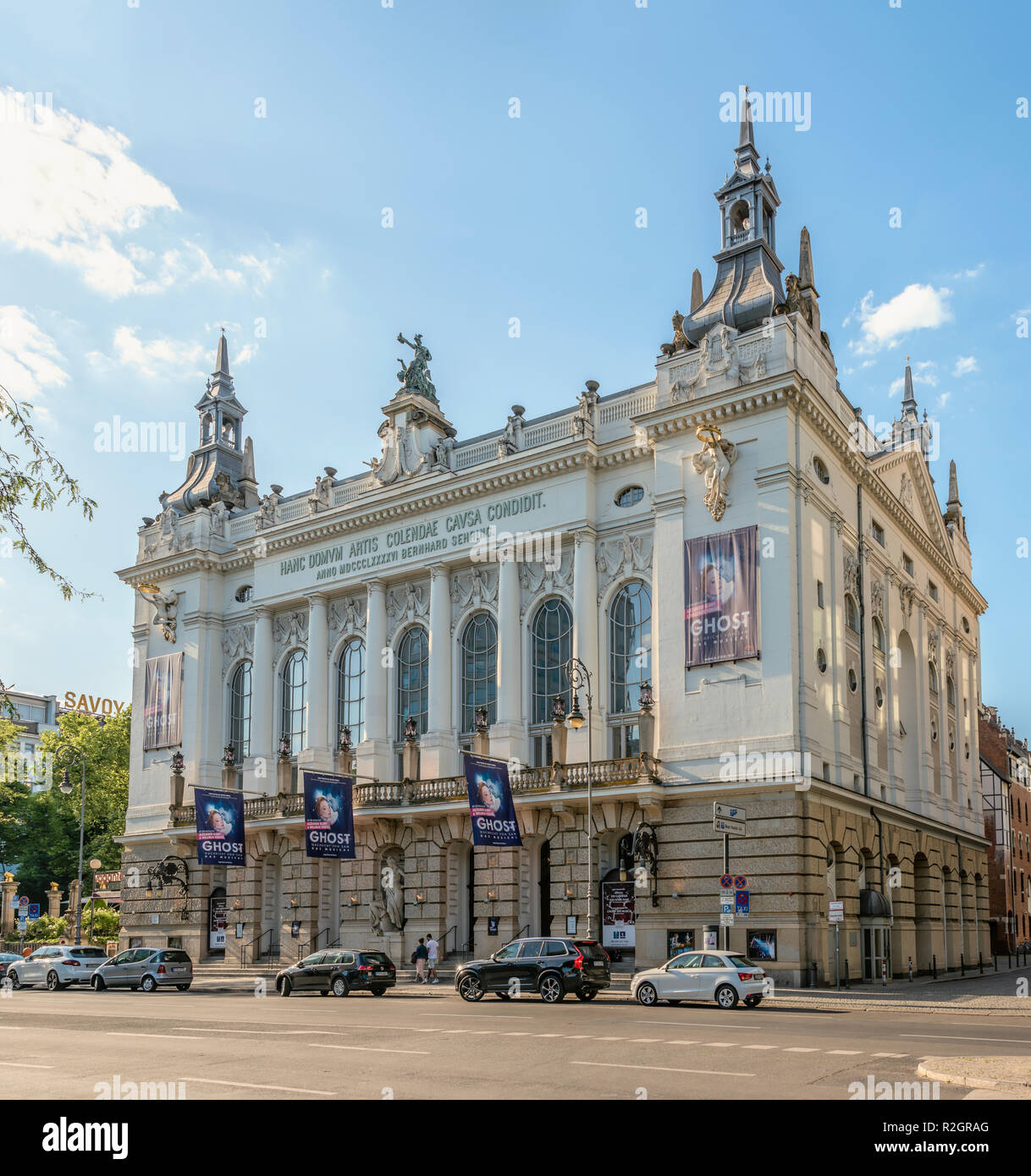 Berliner theater hi-res stock photography and images - Alamy