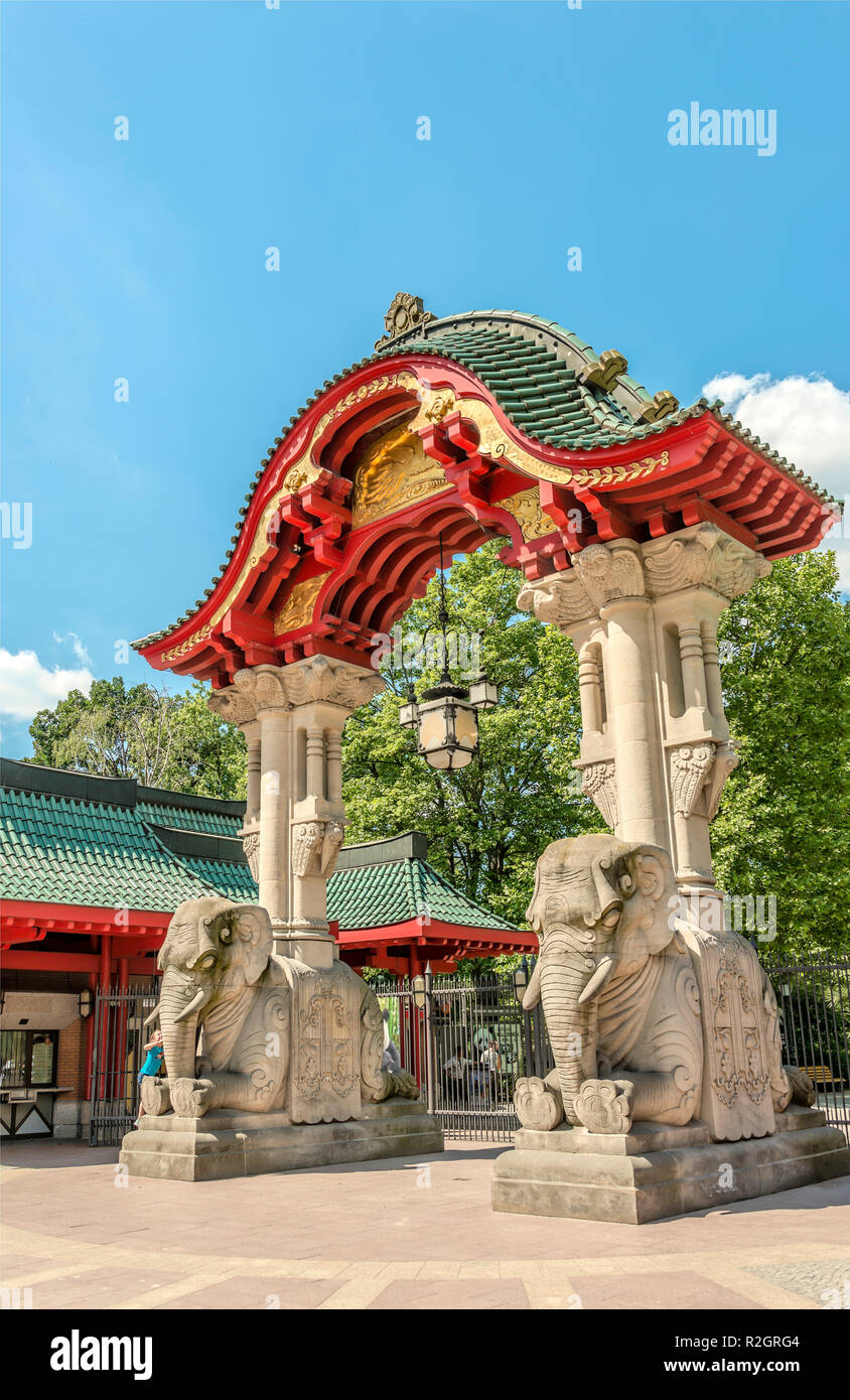 Eingang Zoo High Resolution Stock Photography and Images - Alamy