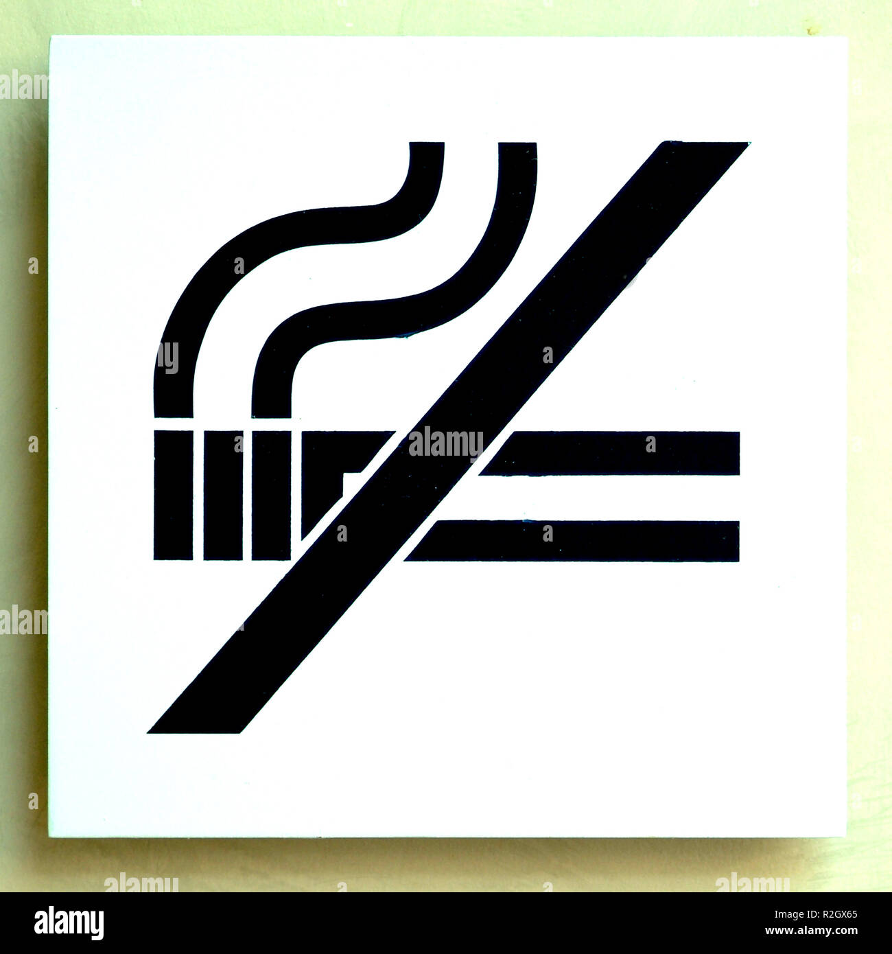 Ban smoking hi-res stock photography and images - Alamy