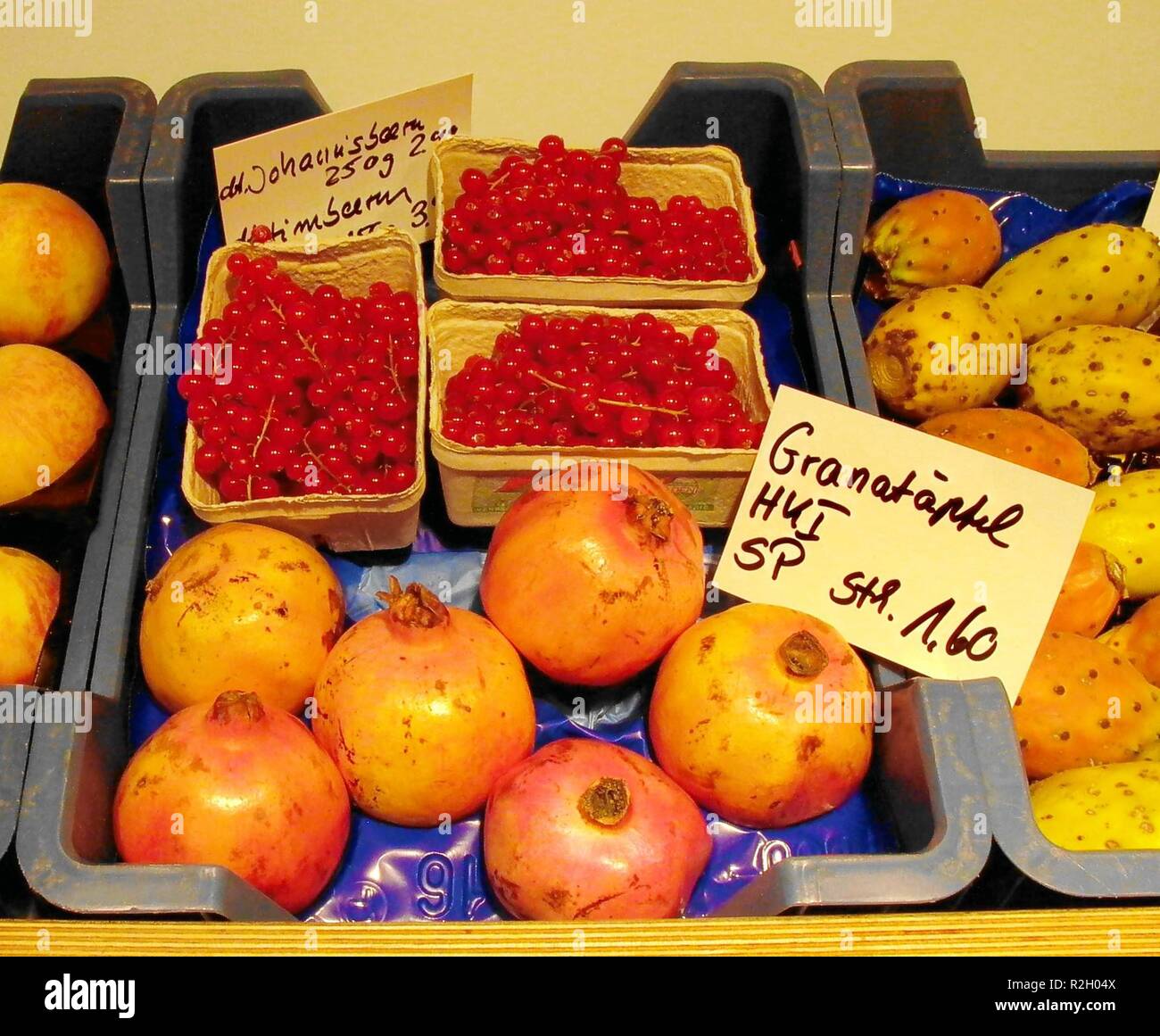 Apple grenade hi-res stock photography and images - Alamy