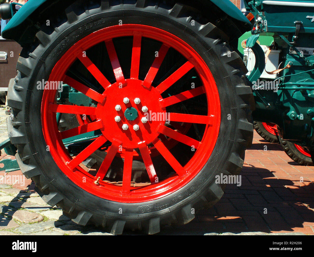 Traktorrad hi-res stock photography and images - Alamy