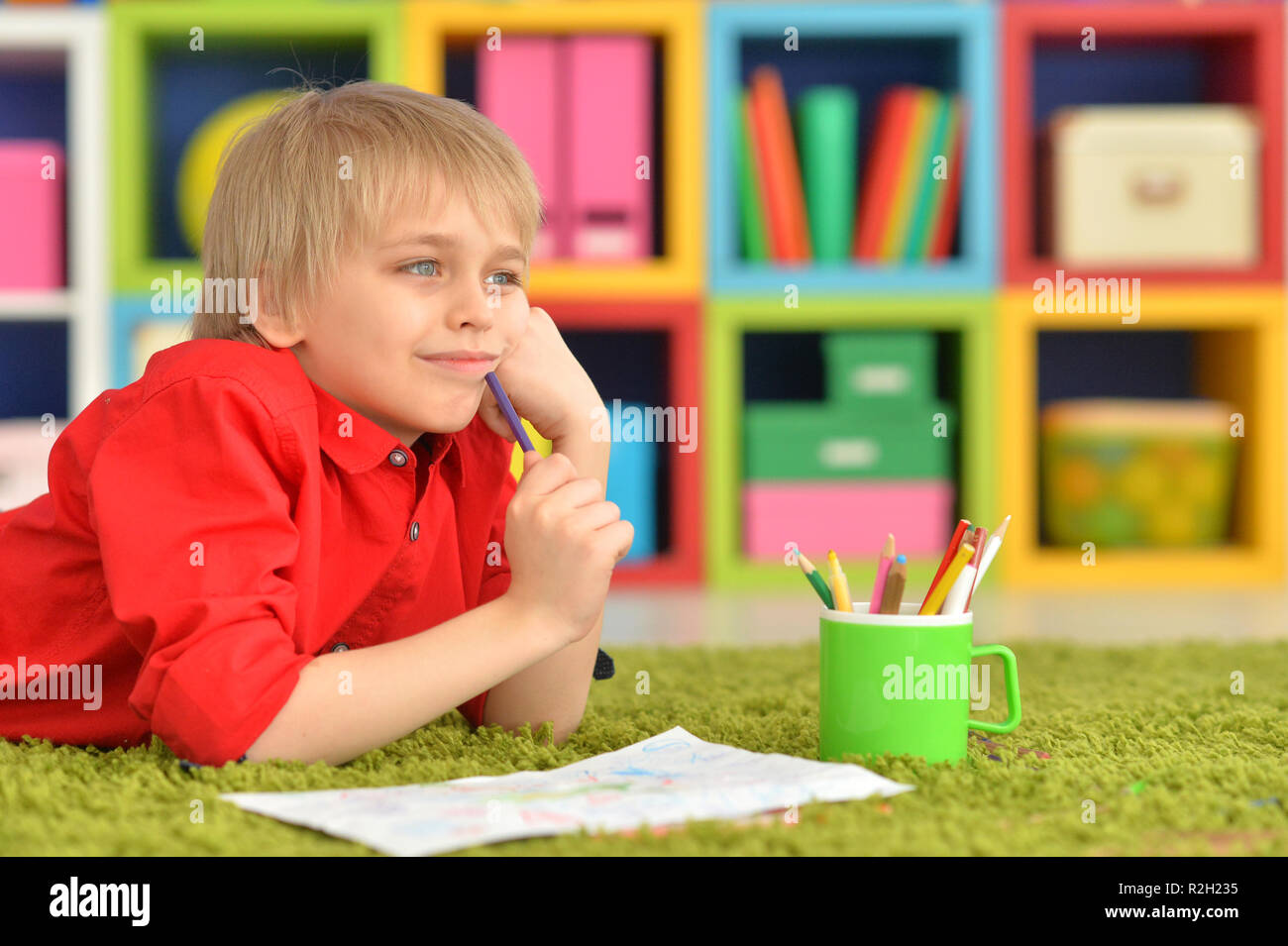Portrait of cute little boy drawing at home Stock Photo - Alamy