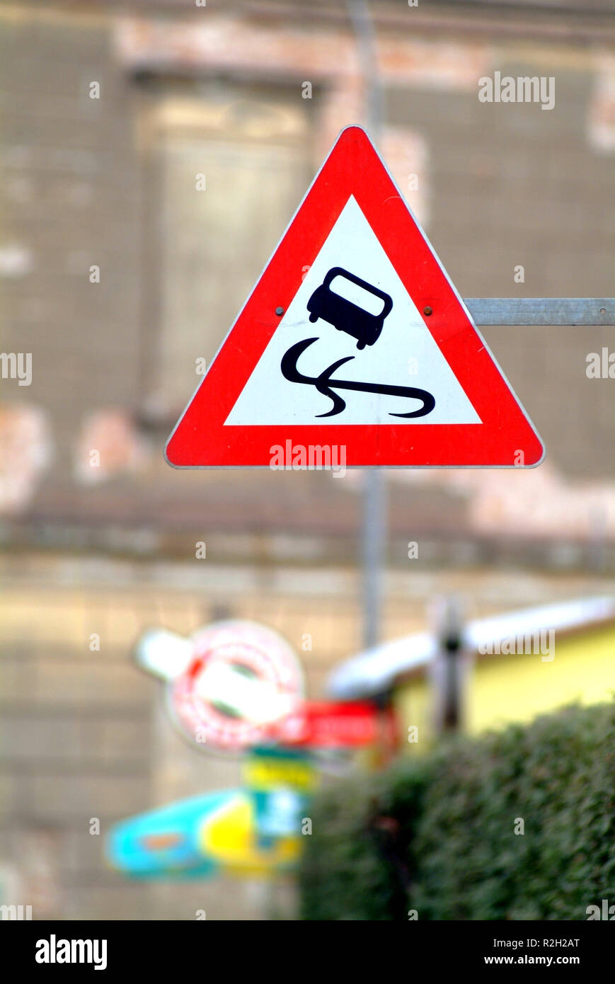 Blank triangular warning sign hi-res stock photography and images - Alamy