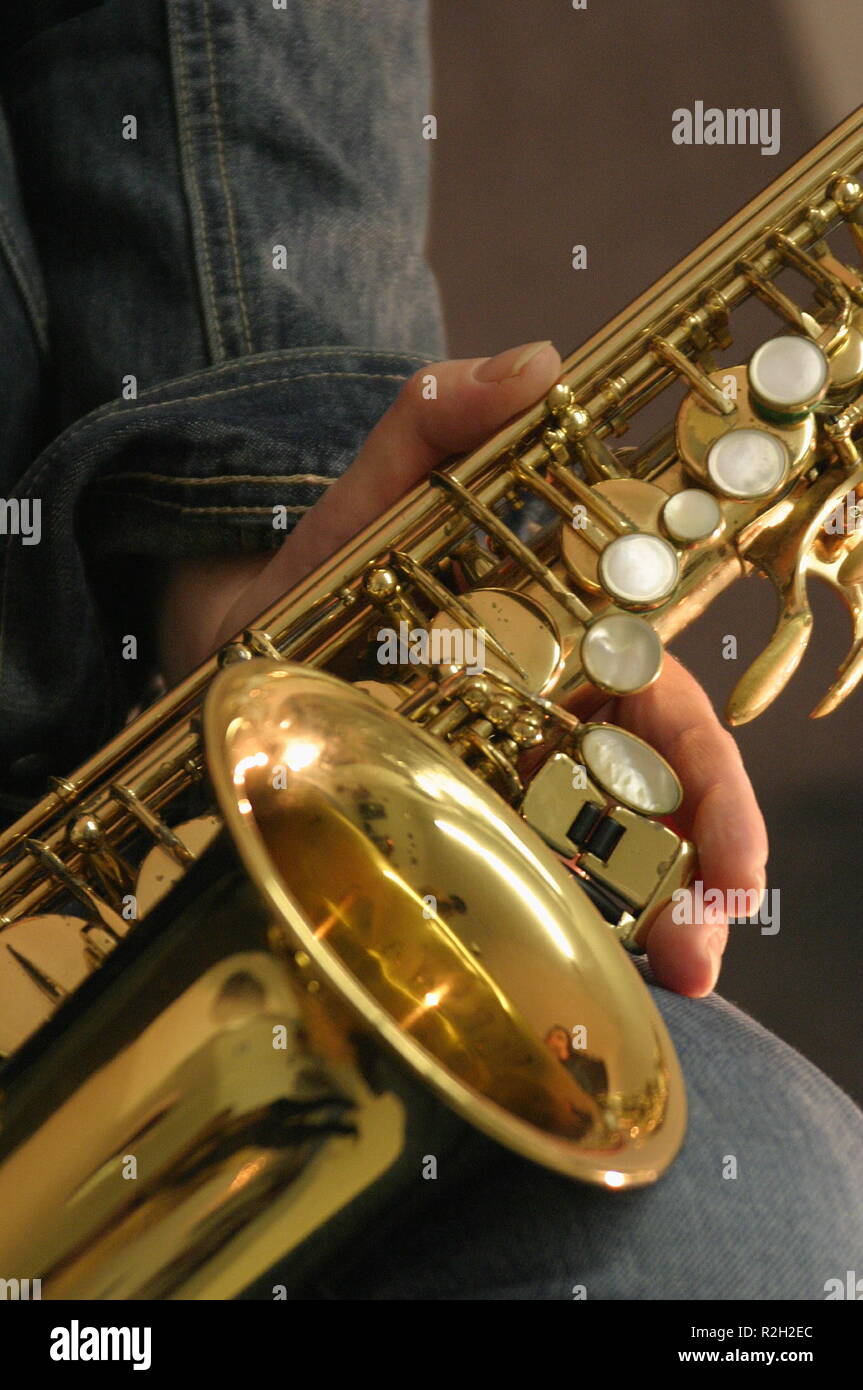 Metal saxophone hi-res stock photography and images - Alamy