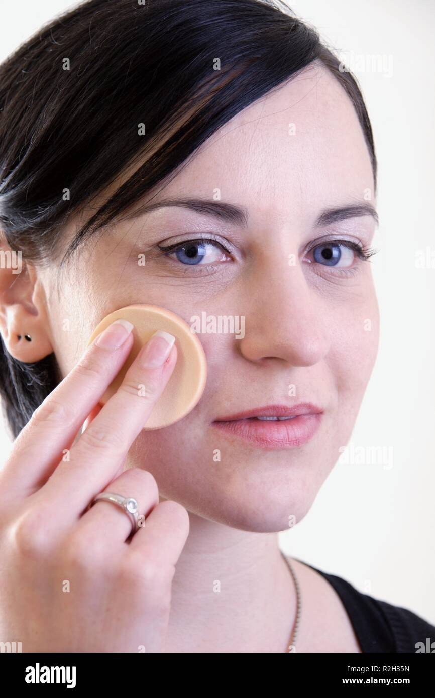 Black hands with makeup powder hi-res stock photography and images - Alamy