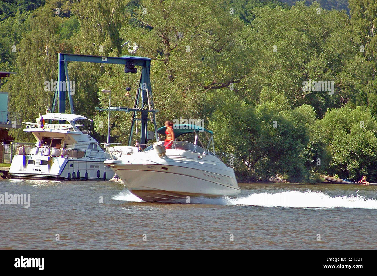 Yacht boating hi-res stock photography and images - Alamy
