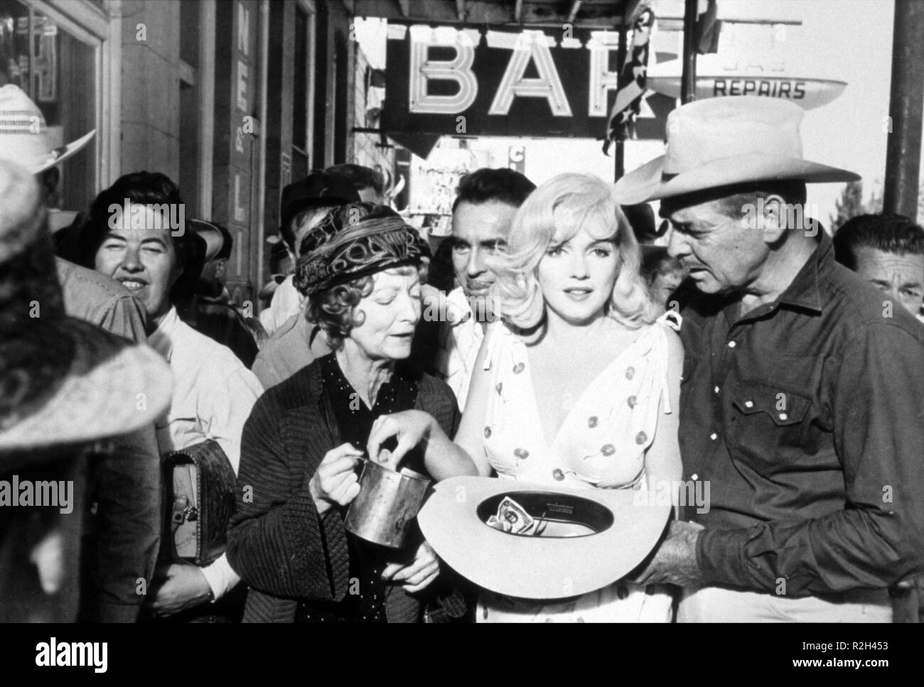 The Misfits Year : 1961 USA Director : John Huston Clark Gable, Marilyn ...