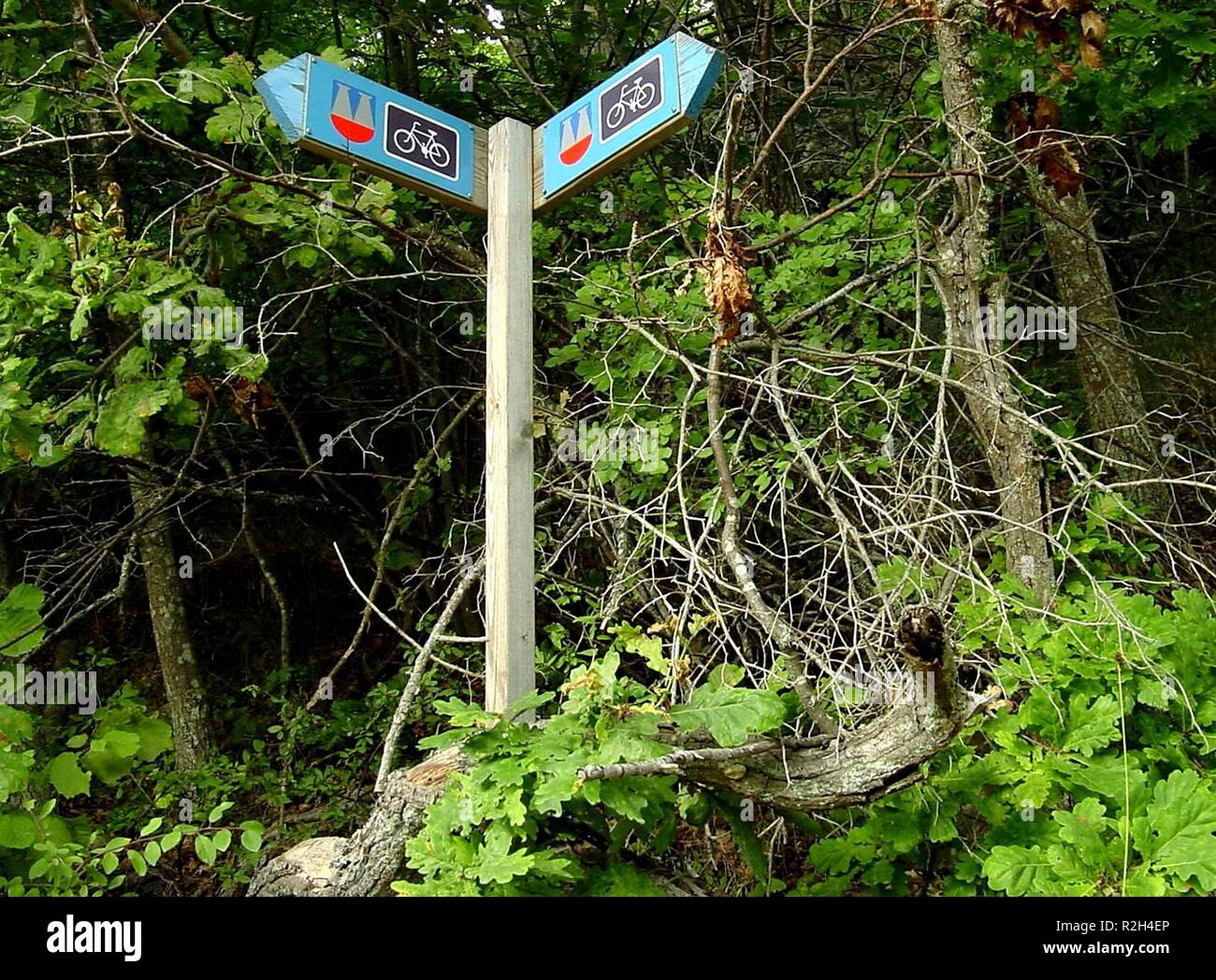 Ambiguous way hi-res stock photography and images - Alamy