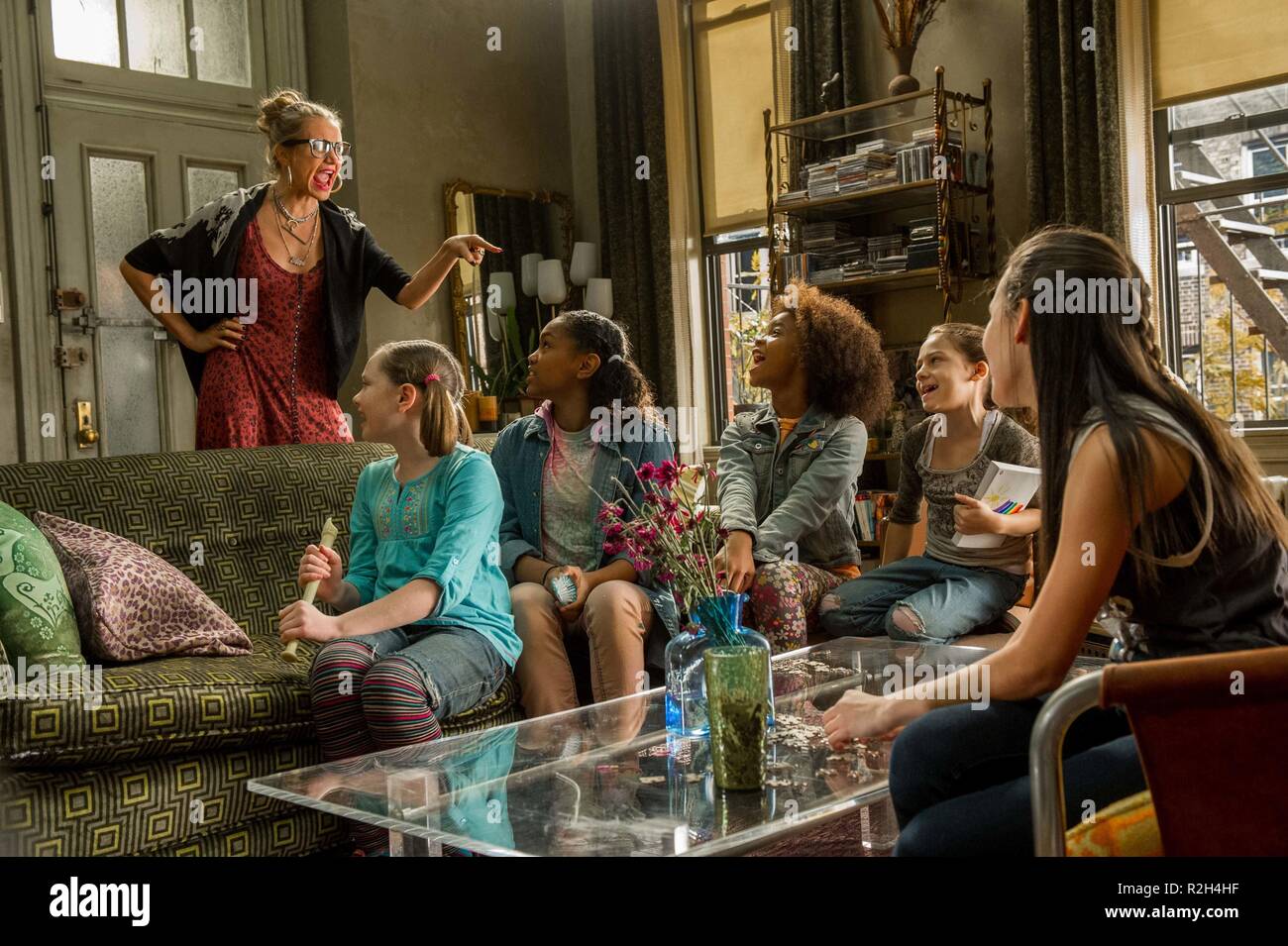 Annie Year : 2014 USA Director : Will Gluck Cameron Diaz, Zoe Margaret ...