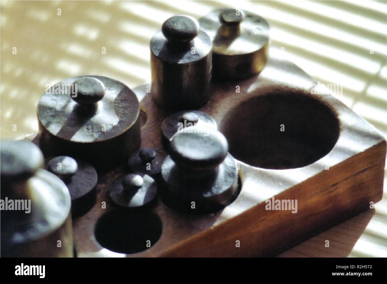 Scales of justitia hi-res stock photography and images - Alamy