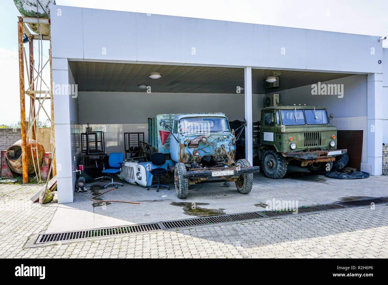 Soviet garage hi-res stock photography and images - Alamy