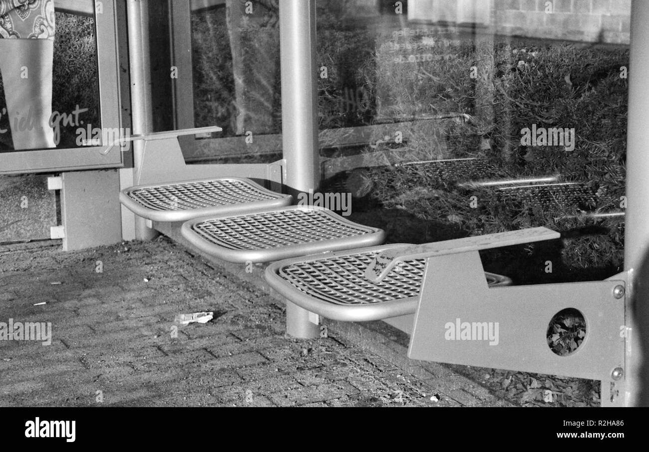 Sitting wait Black and White Stock Photos & Images - Alamy