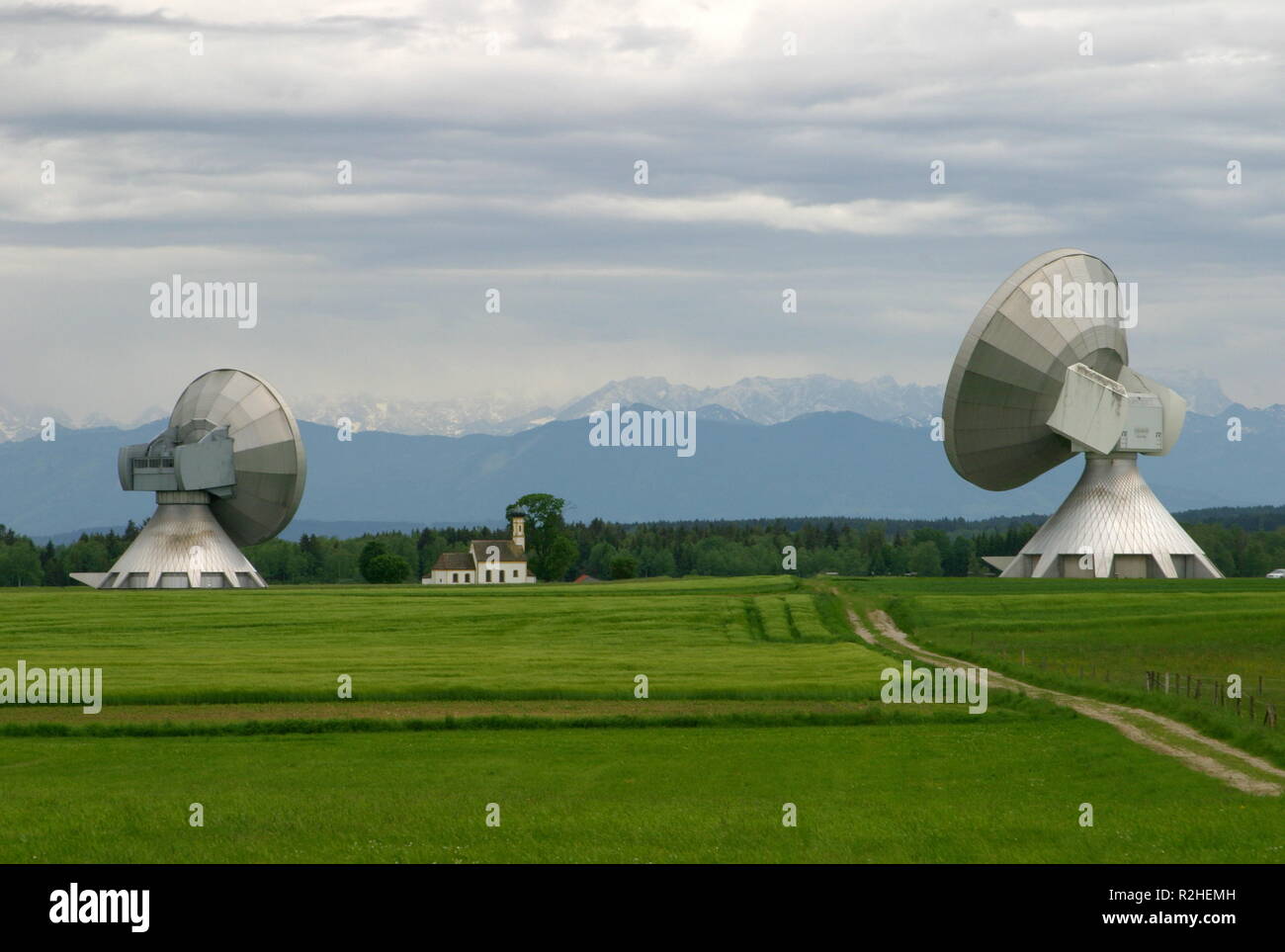 Data relay satellite system hi-res stock photography and images - Alamy