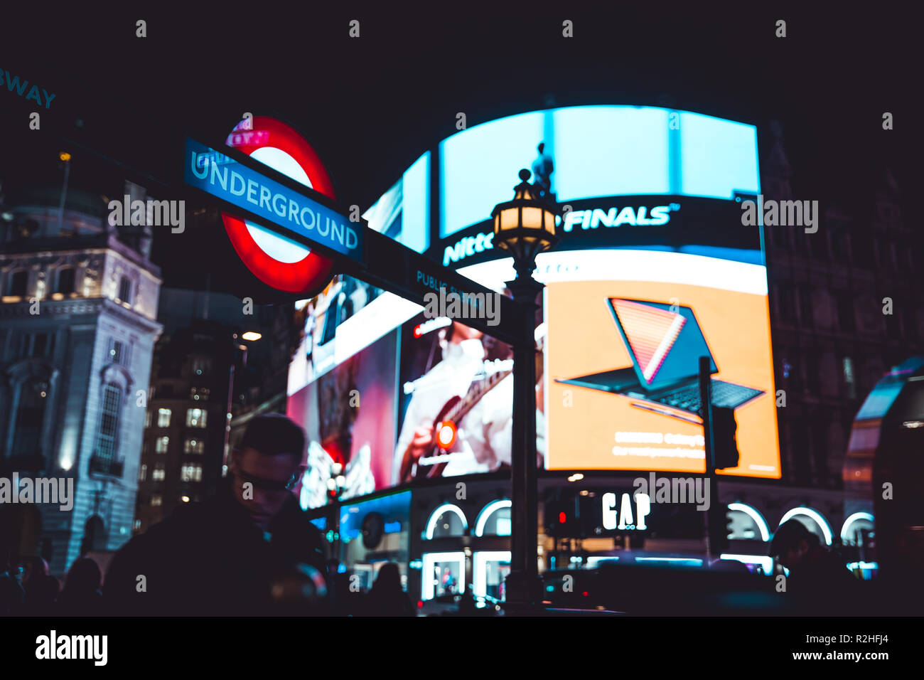 Neon lights piccadilly circus hi-res stock photography and images - Alamy