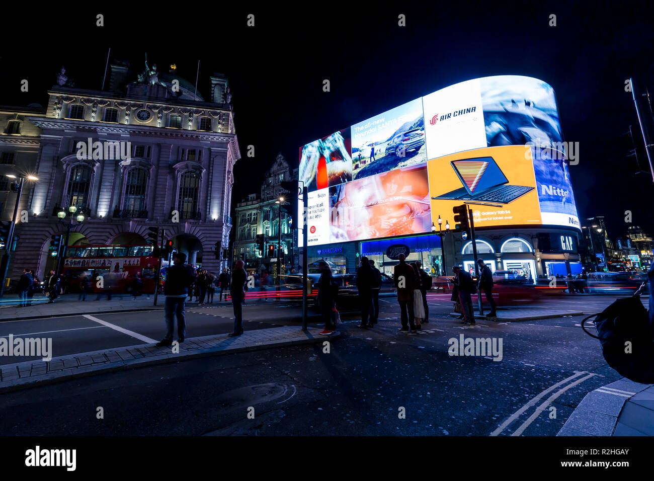 Piccadilly lights hi-res stock photography and images - Alamy