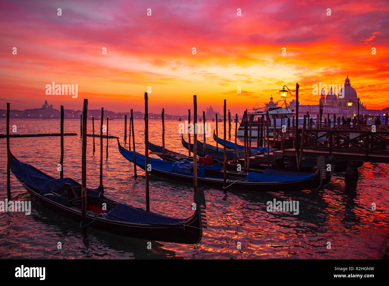 Top 10 sunset hi-res stock photography and images - Alamy