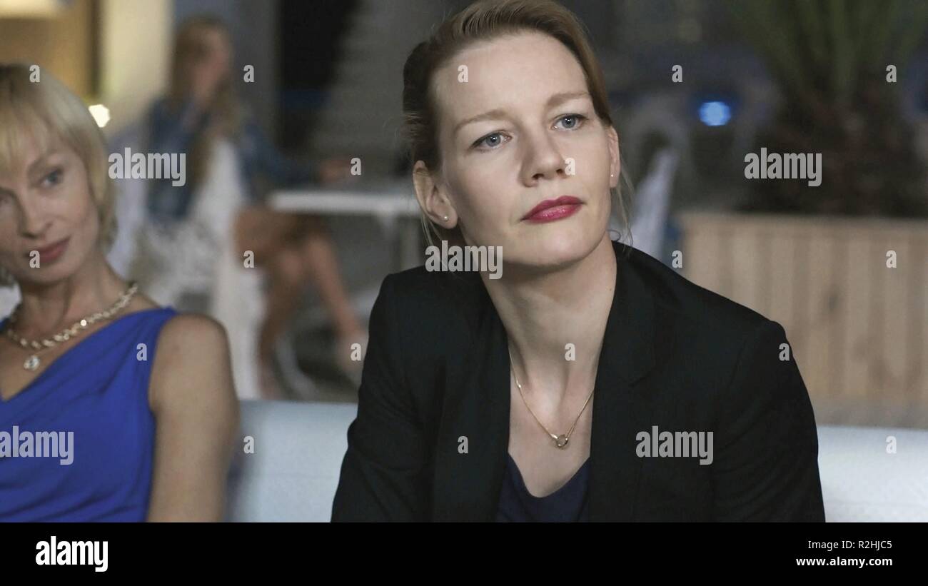 Toni Erdmann Year : 2016 Germany / Austria Director : Maren Ade Sandra ...