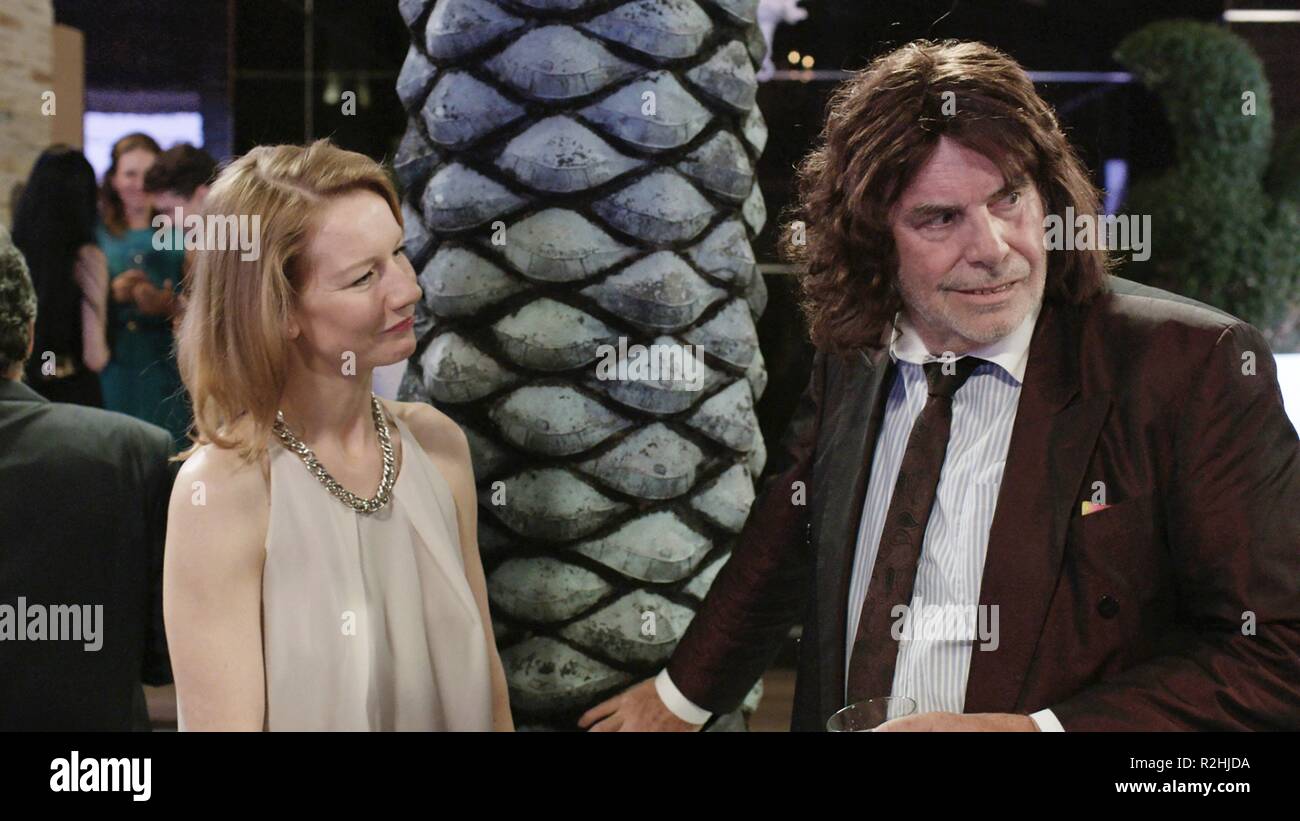 Toni Erdmann Year : 2016 Germany / Austria Director : Maren Ade Sandra ...
