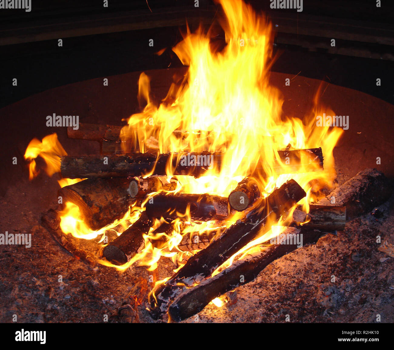 Pyramid grill hi-res stock photography and images - Alamy