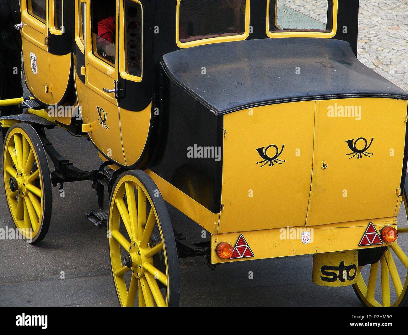 Stagecoach wheels hi-res stock photography and images - Alamy