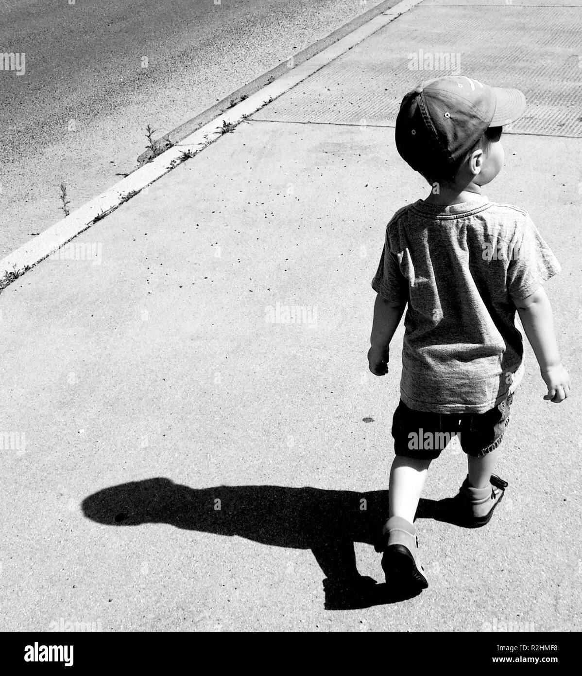 Shadow shadows child Black and White Stock Photos & Images - Alamy