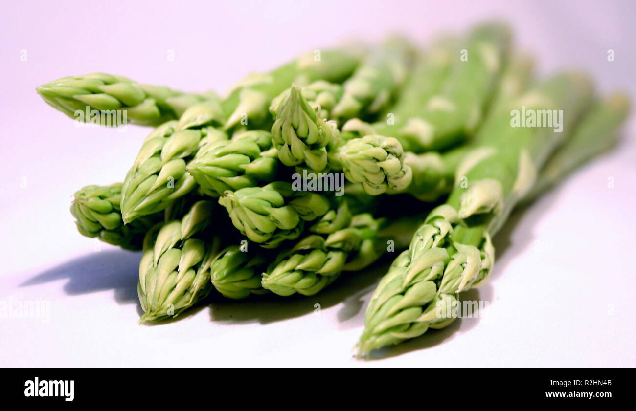green asparagus 2 Stock Photo - Alamy