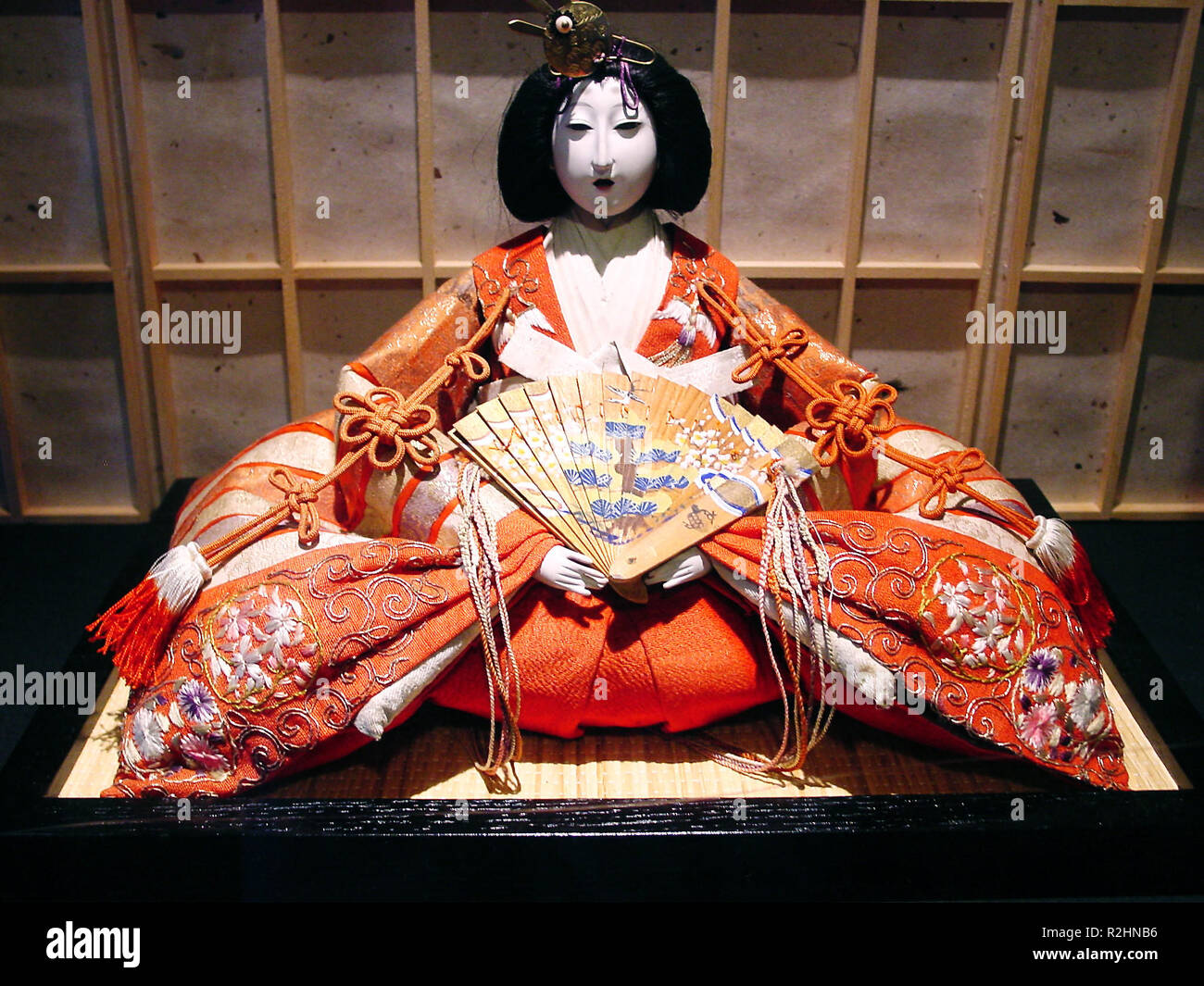 Dancing geisha hi-res stock photography and images - Alamy